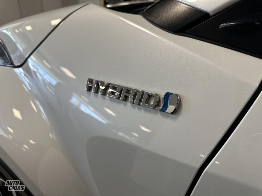 Белый Тойота C-HR 2019 в Вильнюс, объемом двигателя 1.80 л и пробегом 96 тыс. км за 17500 €, фото 11 на AUTOMOTO.COM.LV