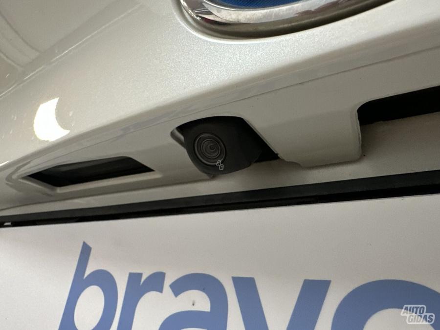 Белый Тойота C-HR 2019 в Вильнюс, объемом двигателя 1.80 л и пробегом 96 тыс. км за 17500 €, фото 12 на AUTOMOTO.COM.LV