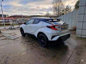 Белый Тойота C-HR 2020 в Вильнюс, объемом двигателя 1.80 л и пробегом 52 тыс. км за 17400 €, фото 5 на AUTOMOTO.COM.LV