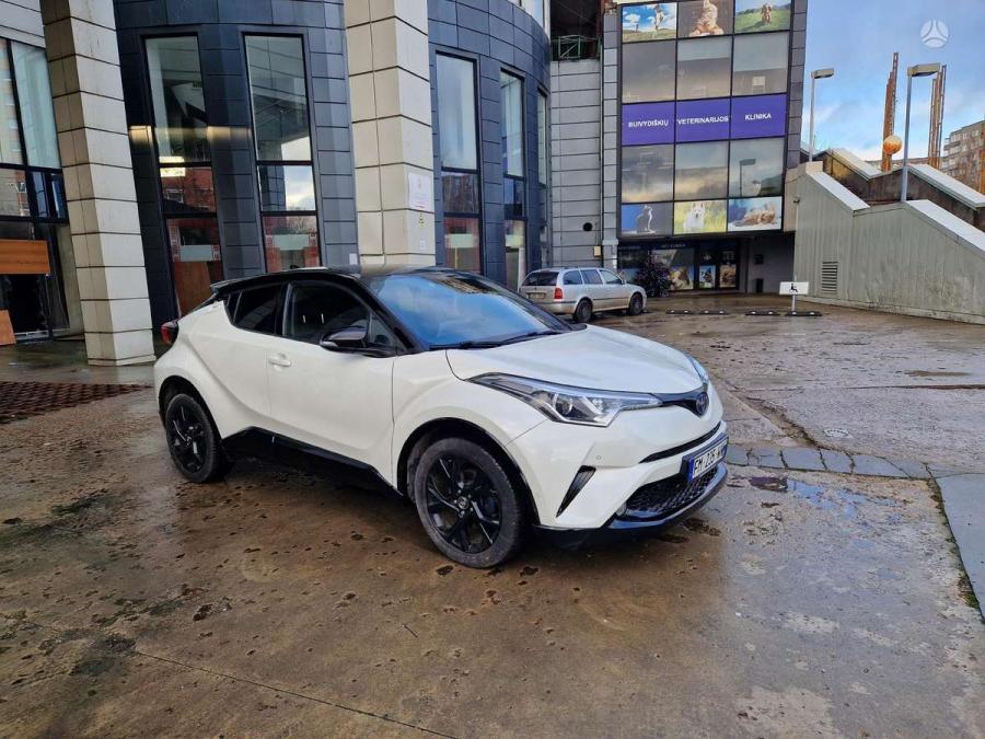 Белый Тойота C-HR 2020 в Вильнюс, объемом двигателя 1.80 л и пробегом 52 тыс. км за 17400 €, фото 6 на AUTOMOTO.COM.LV