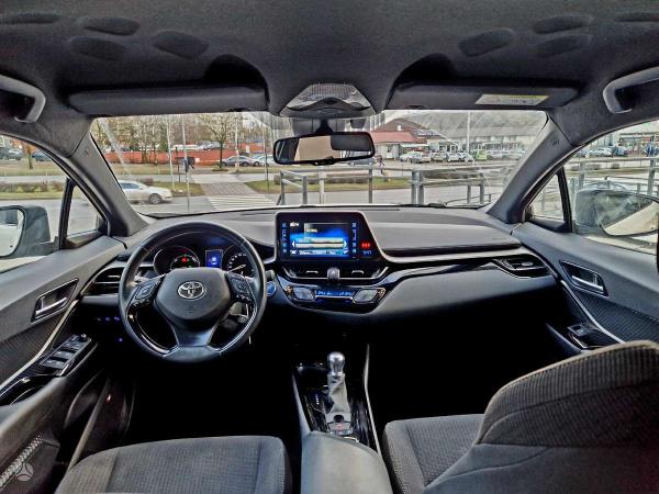 White Toyota C-HR 2020 in Vilnius, with an engine capacity of 1.80 L and mileage of 52 thousand km for 17400 €, photo 8 on AUTOMOTO.COM.LV