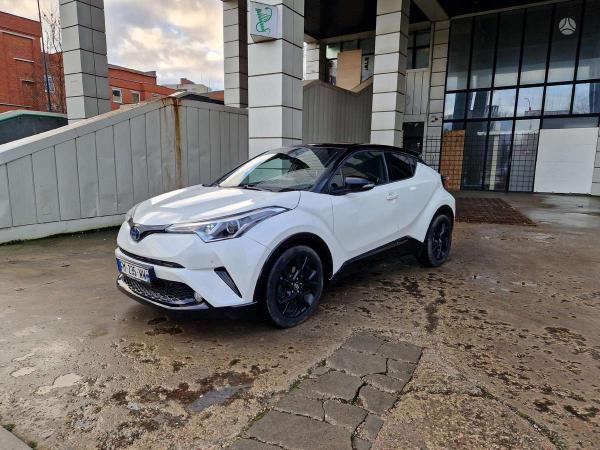 White Toyota C-HR 2020 in Vilnius, with an engine capacity of 1.80 L and mileage of 52 thousand km for 17400 €, photo 9 on AUTOMOTO.COM.LV
