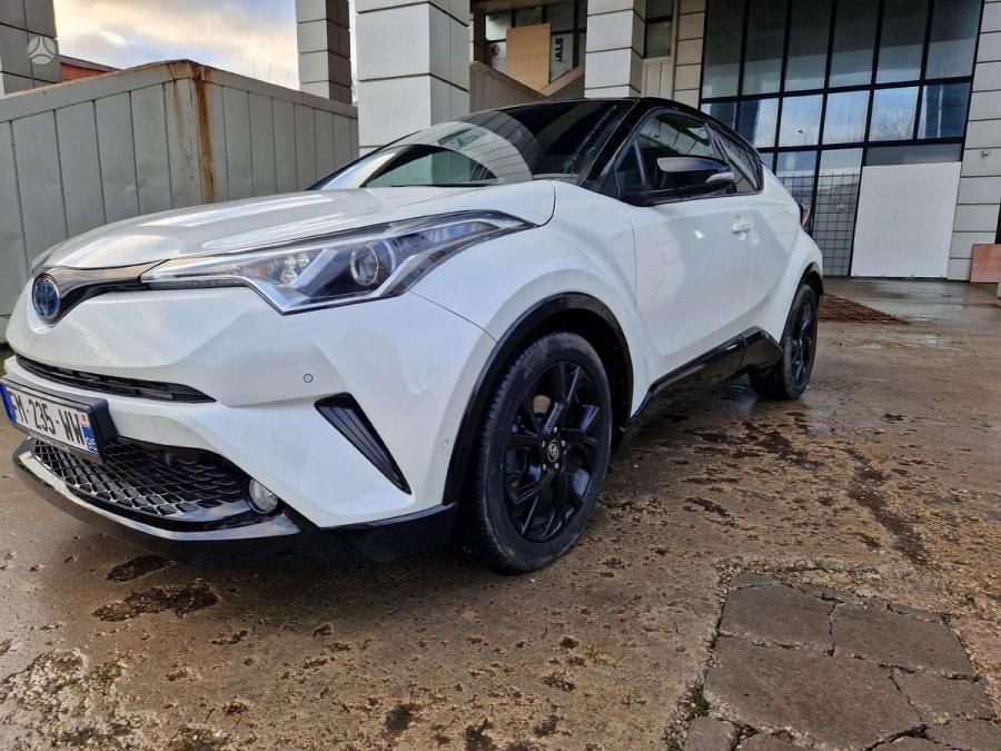Белый Тойота C-HR 2020 в Вильнюс, объемом двигателя 1.80 л и пробегом 52 тыс. км за 17400 €, фото 14 на AUTOMOTO.COM.LV