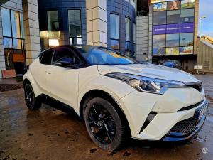 Белый Тойота C-HR 2020 в Вильнюс, объемом двигателя 1.80 л и пробегом 52 тыс. км за 17400 €, фото 26 на AUTOMOTO.COM.LV