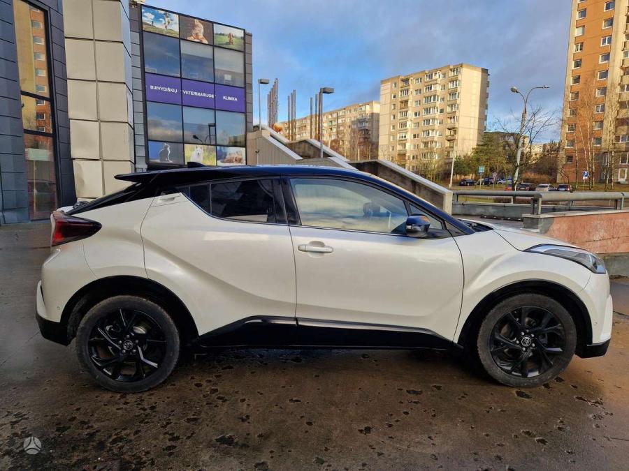 Белый Тойота C-HR 2020 в Вильнюс, объемом двигателя 1.80 л и пробегом 52 тыс. км за 17400 €, фото 27 на AUTOMOTO.COM.LV