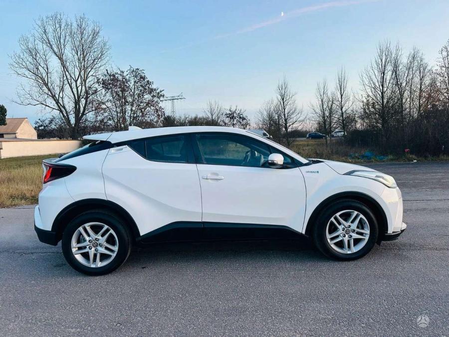Balts Toyota C-HR 2020 Viļņa, ar dzinēja tilpumu 1.80 L un nobraukumu 140 tūkst. km par 14900 €, foto 2 vietnē AUTOMOTO.COM.LV