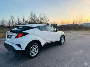 Balts Toyota C-HR 2020 Viļņa, ar dzinēja tilpumu 1.80 L un nobraukumu 140 tūkst. km par 14900 €, foto 3 vietnē AUTOMOTO.COM.LV