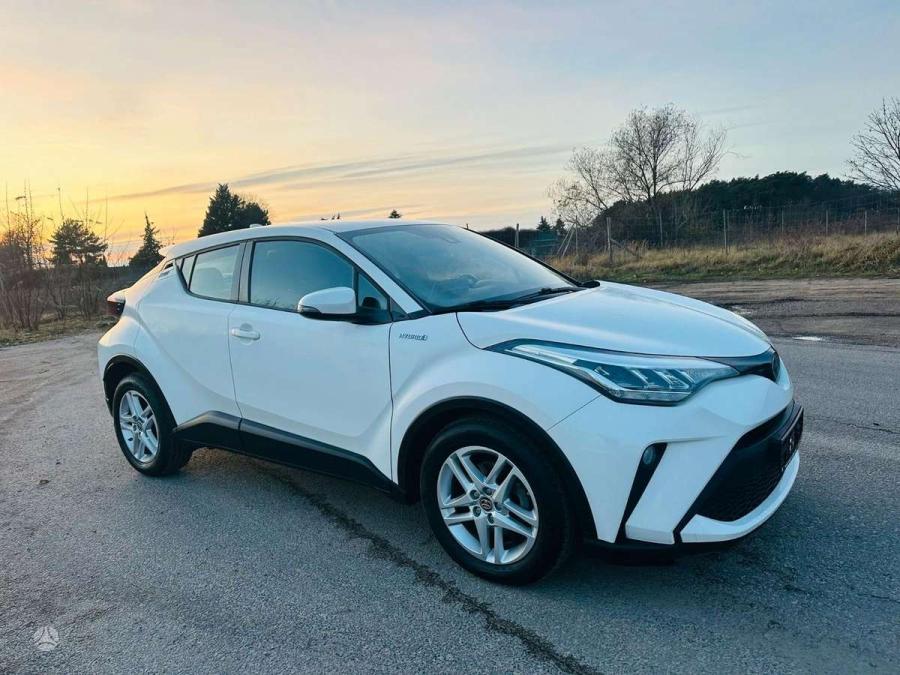 Balts Toyota C-HR 2020 Viļņa, ar dzinēja tilpumu 1.80 L un nobraukumu 140 tūkst. km par 14900 €, foto 4 vietnē AUTOMOTO.COM.LV