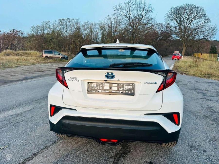 Balts Toyota C-HR 2020 Viļņa, ar dzinēja tilpumu 1.80 L un nobraukumu 140 tūkst. km par 14900 €, foto 6 vietnē AUTOMOTO.COM.LV