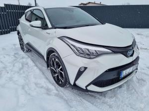 White Toyota C-HR 2020 in Alytus, with an engine capacity of 1.80 L and mileage of 40 thousand km for 12900 €, photo  on AUTOMOTO.COM.LV