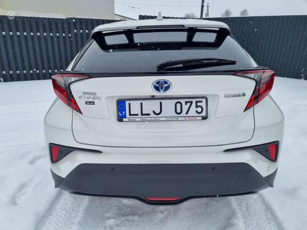 Balts Toyota C-HR 2020 Alīta, ar dzinēja tilpumu 1.80 L un nobraukumu 40 tūkst. km par 12900 €, foto 5 vietnē AUTOMOTO.COM.LV