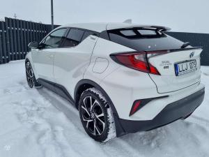 Белый Тойота C-HR 2020 в Алитус, объемом двигателя 1.80 л и пробегом 40 тыс. км за 12900 €, фото 6 на AUTOMOTO.COM.LV