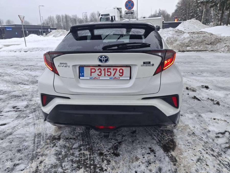 Balts Toyota C-HR 2020 Viļņa, ar dzinēja tilpumu 1.80 L un nobraukumu 118 tūkst. km par 18197 €, foto 4 vietnē AUTOMOTO.COM.LV