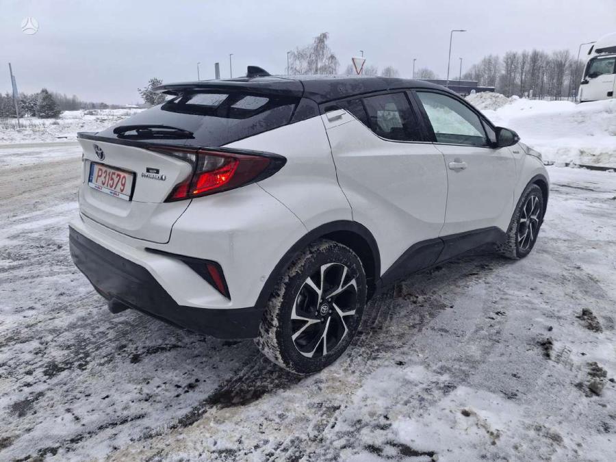 Balts Toyota C-HR 2020 Viļņa, ar dzinēja tilpumu 1.80 L un nobraukumu 118 tūkst. km par 18197 €, foto 5 vietnē AUTOMOTO.COM.LV