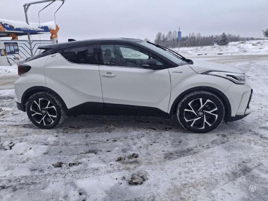 Balts Toyota C-HR 2020 Viļņa, ar dzinēja tilpumu 1.80 L un nobraukumu 118 tūkst. km par 18197 €, foto 6 vietnē AUTOMOTO.COM.LV