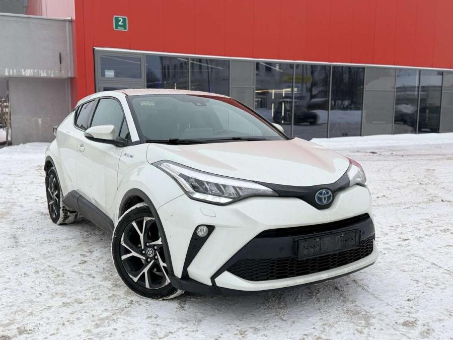 Белый Тойота C-HR 2020 в Шяуляй, объемом двигателя 1.80 л и пробегом 247 тыс. км за 15500 €, фото 2 на AUTOMOTO.COM.LV