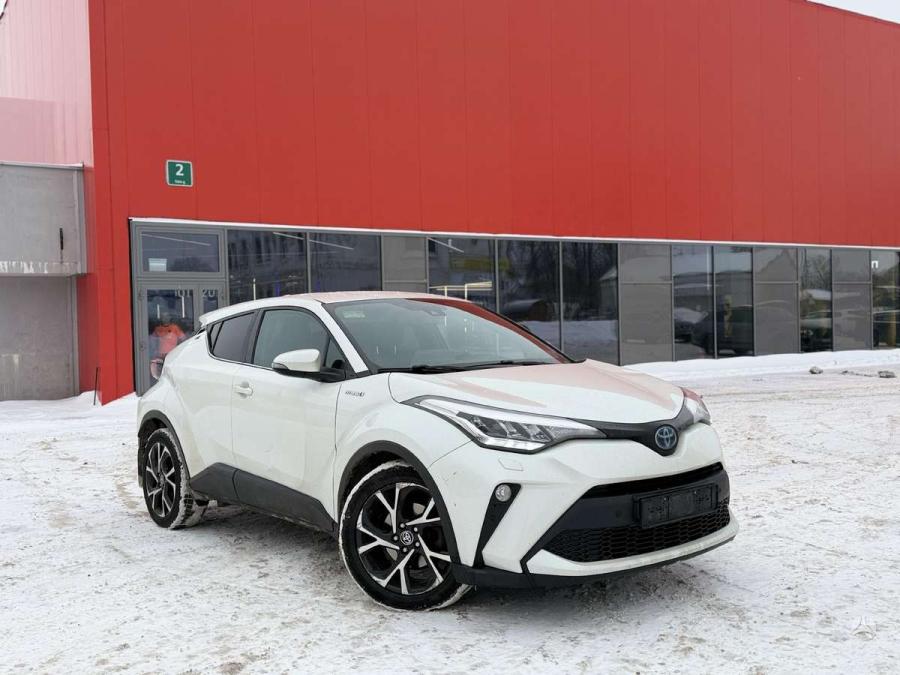 Белый Тойота C-HR 2020 в Шяуляй, объемом двигателя 1.80 л и пробегом 247 тыс. км за 15500 €, фото 3 на AUTOMOTO.COM.LV