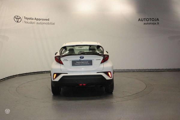Белый Тойота C-HR 2020 в Каунас, объемом двигателя 1.80 л и пробегом 146 тыс. км за 20500 €, фото 4 на AUTOMOTO.COM.LV