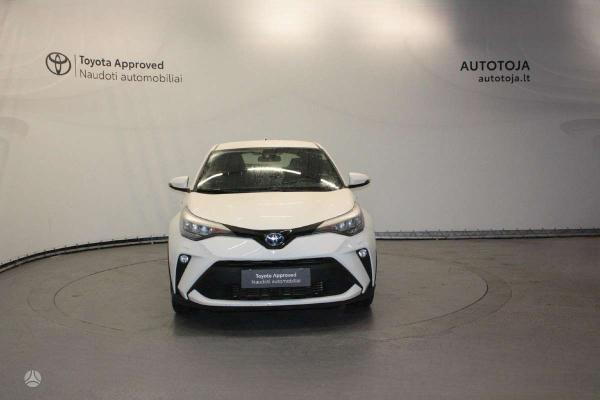 Белый Тойота C-HR 2020 в Каунас, объемом двигателя 1.80 л и пробегом 146 тыс. км за 20500 €, фото 5 на AUTOMOTO.COM.LV