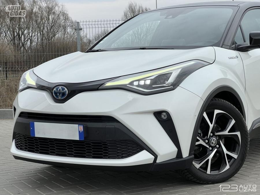 Balts Toyota C-HR 2020 Tauragė, ar dzinēja tilpumu 2.00 L un nobraukumu 72 tūkst. km par 19900 €, foto 2 vietnē AUTOMOTO.COM.LV