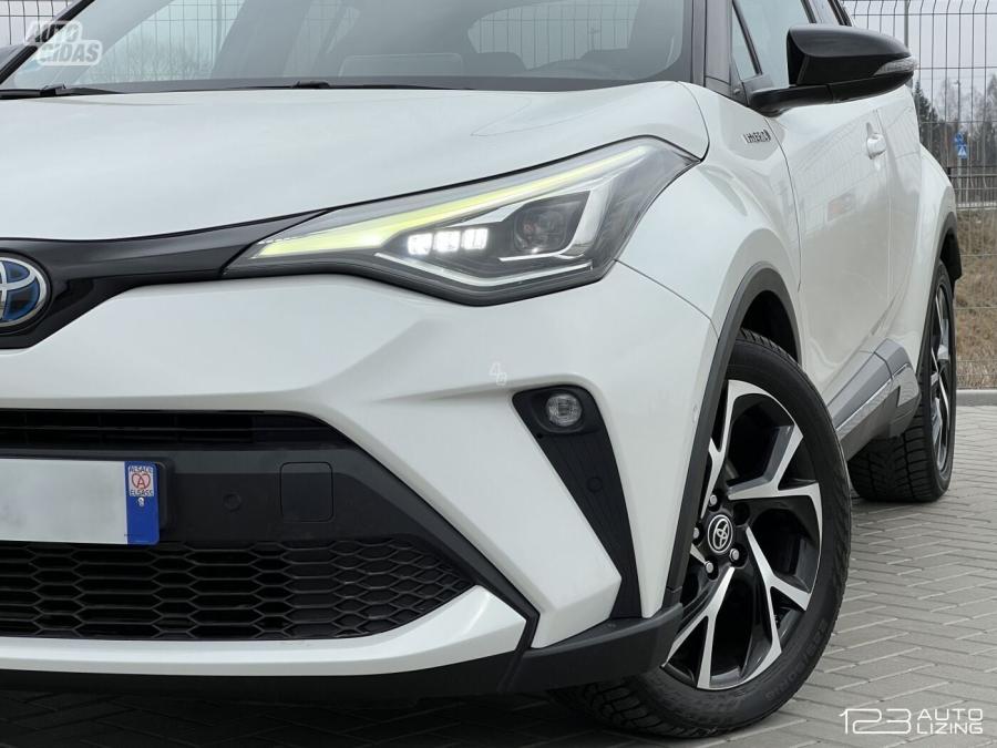 Balts Toyota C-HR 2020 Tauragė, ar dzinēja tilpumu 2.00 L un nobraukumu 72 tūkst. km par 19900 €, foto 3 vietnē AUTOMOTO.COM.LV
