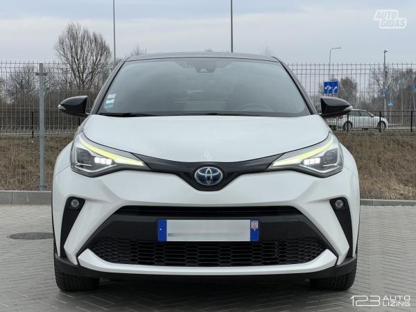White Toyota C-HR 2020 in Taurage, with an engine capacity of 2.00 L and mileage of 72 thousand km for 19900 €, photo 6 on AUTOMOTO.COM.LV