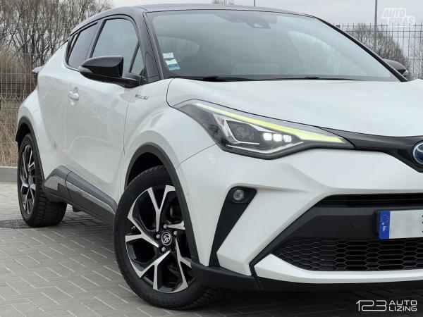 White Toyota C-HR 2020 in Taurage, with an engine capacity of 2.00 L and mileage of 72 thousand km for 19900 €, photo 8 on AUTOMOTO.COM.LV