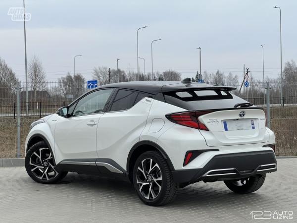 White Toyota C-HR 2020 in Taurage, with an engine capacity of 2.00 L and mileage of 72 thousand km for 19900 €, photo 9 on AUTOMOTO.COM.LV