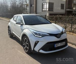 Белый Тойота C-HR 2020 в Юрмала, объемом двигателя 1.80 л и пробегом 118 тыс. км за 18000 €, фото  на AUTOMOTO.COM.LV