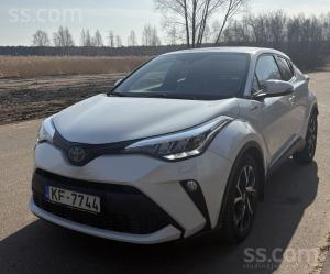Белый Тойота C-HR 2020 в Юрмала, объемом двигателя 1.80 л и пробегом 118 тыс. км за 18000 €, фото 3 на AUTOMOTO.COM.LV