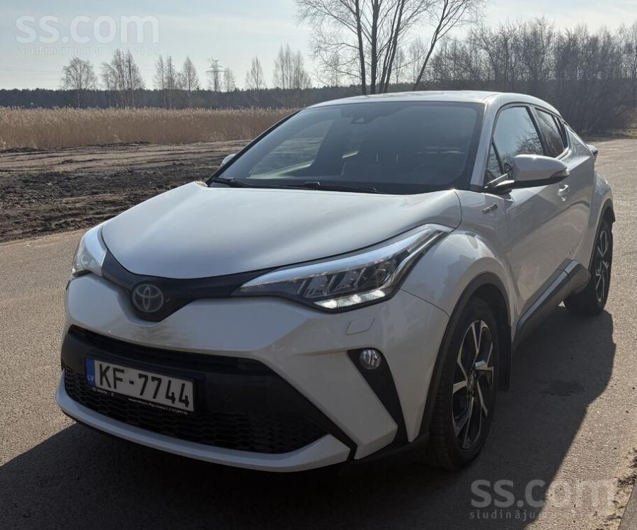 Белый Тойота C-HR 2020 в Юрмала, объемом двигателя 1.80 л и пробегом 118 тыс. км за 18000 €, фото 3 на AUTOMOTO.COM.LV