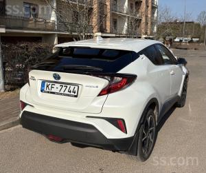 Белый Тойота C-HR 2020 в Юрмала, объемом двигателя 1.80 л и пробегом 118 тыс. км за 18000 €, фото 4 на AUTOMOTO.COM.LV