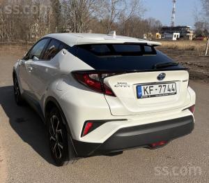 Белый Тойота C-HR 2020 в Юрмала, объемом двигателя 1.80 л и пробегом 118 тыс. км за 18000 €, фото 5 на AUTOMOTO.COM.LV