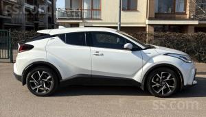 Белый Тойота C-HR 2020 в Юрмала, объемом двигателя 1.80 л и пробегом 118 тыс. км за 18000 €, фото 6 на AUTOMOTO.COM.LV