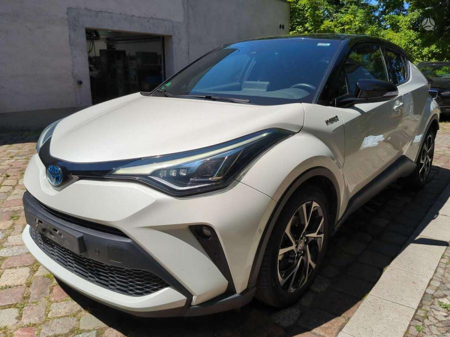 Balts Toyota C-HR 2020 Daugavpils, ar dzinēja tilpumu 1.80 L un nobraukumu 94 tūkst. km par 21850 €, foto 1 vietnē AUTOMOTO.COM.LV
