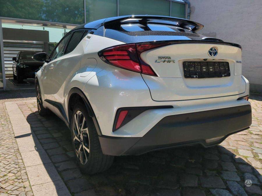 Balts Toyota C-HR 2020 Daugavpils, ar dzinēja tilpumu 1.80 L un nobraukumu 94 tūkst. km par 21850 €, foto 6 vietnē AUTOMOTO.COM.LV