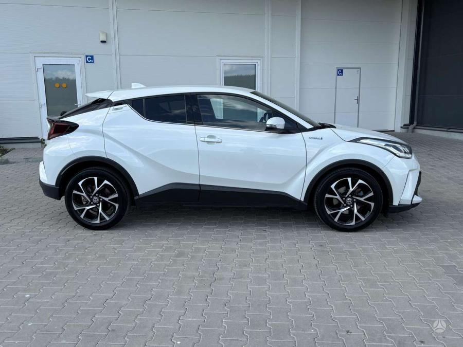 Белый Тойота C-HR 2020 в Вильнюс, объемом двигателя 1.80 л и пробегом 190 тыс. км за 17900 €, фото 3 на AUTOMOTO.COM.LV