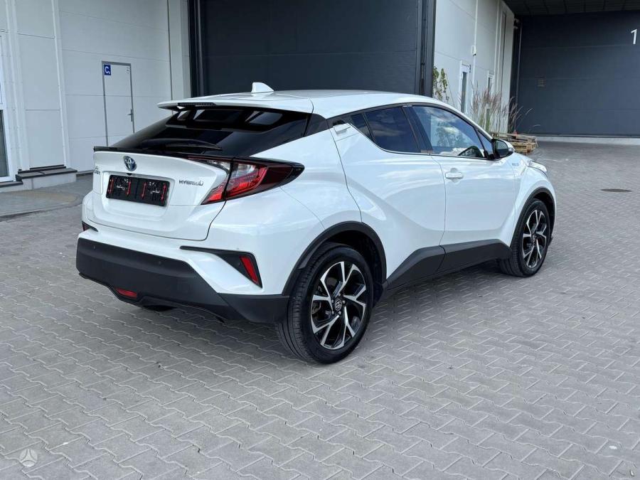 Белый Тойота C-HR 2020 в Вильнюс, объемом двигателя 1.80 л и пробегом 190 тыс. км за 17900 €, фото 4 на AUTOMOTO.COM.LV
