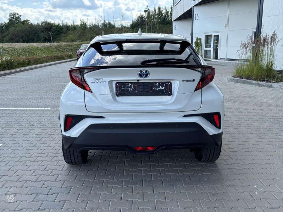 Белый Тойота C-HR 2020 в Вильнюс, объемом двигателя 1.80 л и пробегом 190 тыс. км за 17900 €, фото 5 на AUTOMOTO.COM.LV