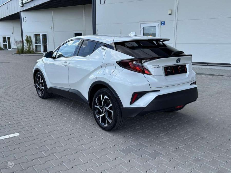 Белый Тойота C-HR 2020 в Вильнюс, объемом двигателя 1.80 л и пробегом 190 тыс. км за 17900 €, фото 6 на AUTOMOTO.COM.LV