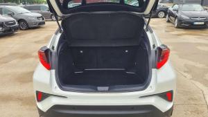 Белый Тойота C-HR 2020 в Шяуляй, объемом двигателя 1.80 л и пробегом 136 тыс. км за 19400 €, фото 21 на AUTOMOTO.COM.LV