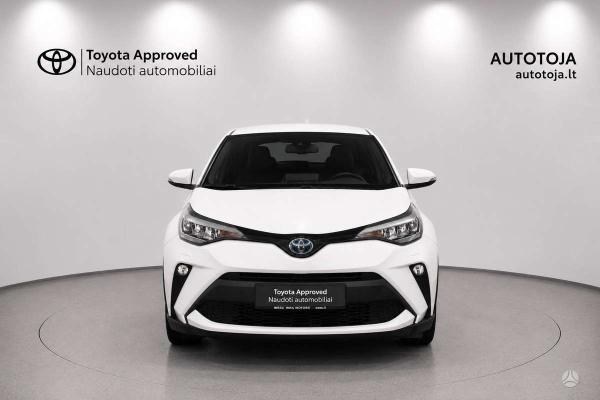 White Toyota C-HR 2020 in Kaunas, with an engine capacity of 1.80 L and mileage of 114 thousand km for 20900 €, photo 5 on AUTOMOTO.COM.LV