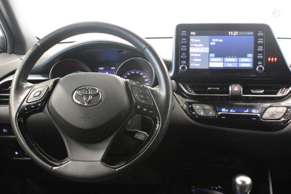 White Toyota C-HR 2020 in Kaunas, with an engine capacity of 1.80 L and mileage of 114 thousand km for 20900 €, photo 9 on AUTOMOTO.COM.LV