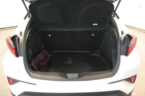 White Toyota C-HR 2020 in Kaunas, with an engine capacity of 1.80 L and mileage of 114 thousand km for 20900 €, photo 10 on AUTOMOTO.COM.LV