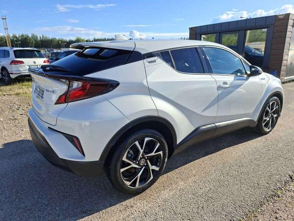 Белый Тойота C-HR 2020 в Вильнюс, объемом двигателя 1.80 л и пробегом 154 тыс. км за 17800 €, фото 4 на AUTOMOTO.COM.LV