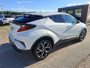 White Toyota C-HR 2020 in Vilnius, with an engine capacity of 1.80 L and mileage of 154 thousand km for 17800 €, photo 5 on AUTOMOTO.COM.LV