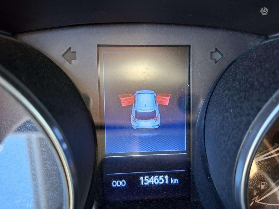White Toyota C-HR 2020 in Vilnius, with an engine capacity of 1.80 L and mileage of 154 thousand km for 17800 €, photo 17 on AUTOMOTO.COM.LV