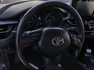 White Toyota C-HR 2020 in Vilnius, with an engine capacity of 1.80 L and mileage of 154 thousand km for 17800 €, photo 19 on AUTOMOTO.COM.LV