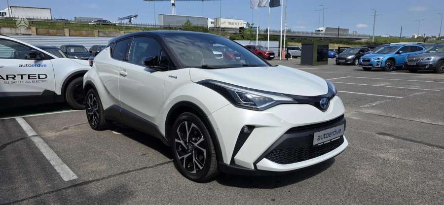 Balts Toyota C-HR 2020 Viļņa, ar dzinēja tilpumu 1.99 L un nobraukumu 87 tūkst. km par 23980 €, foto 4 vietnē AUTOMOTO.COM.LV