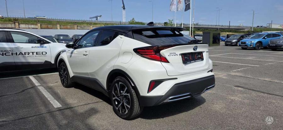 Balts Toyota C-HR 2020 Viļņa, ar dzinēja tilpumu 1.99 L un nobraukumu 87 tūkst. km par 23980 €, foto 6 vietnē AUTOMOTO.COM.LV